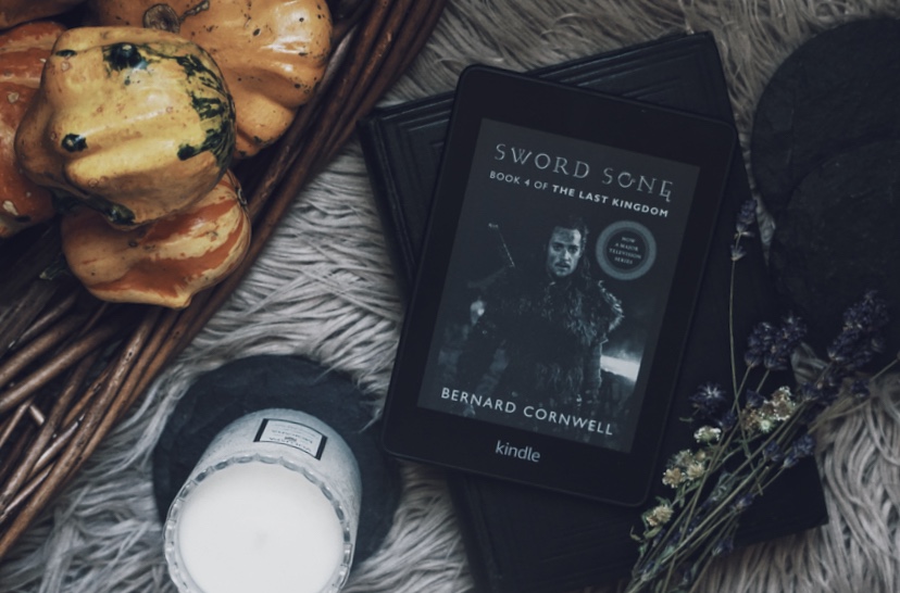Sword Song (Saxon Stories #4) by Bernard Cornwell – Omnilegent: A Need ...